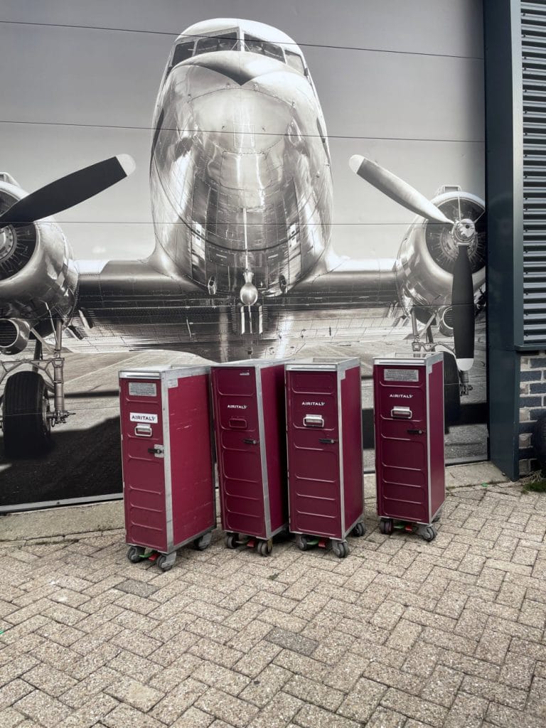 Trap Trading - Customized airplane trolleys en galley containers.